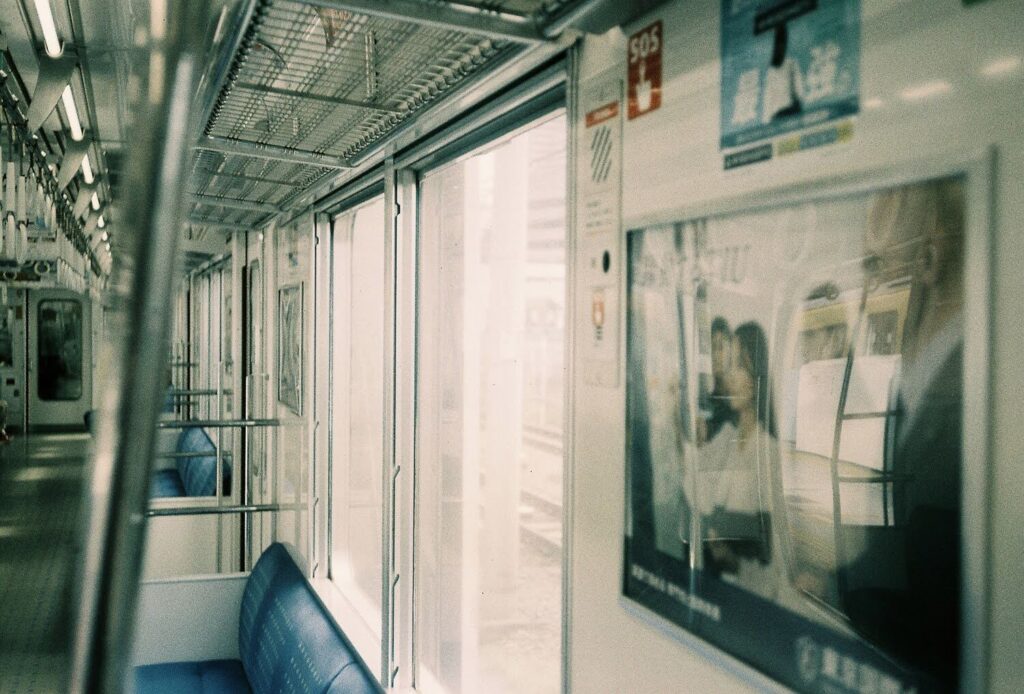 「LomoChrome Metropolis 35mm ISO100–400」作例｜光と影が印象的なフィルム。シックな色合いがまさに”都会”的 ...